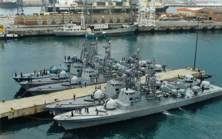 David vs. Goliath, SA Navy Strike-craft harassing the US Navy | The ...